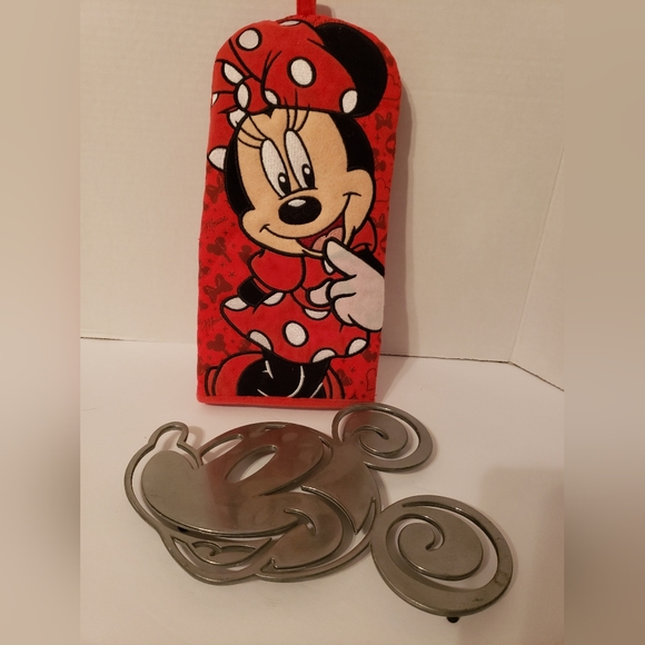 Disney | Kitchen | Disney Oven Mitt And Trivet | Poshmark